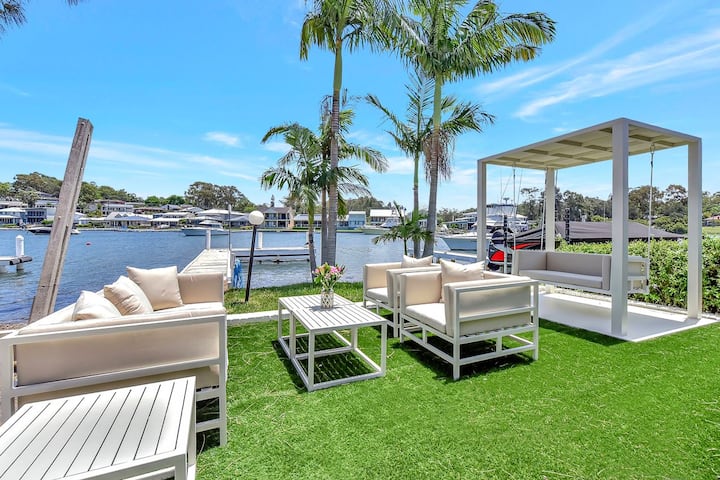 Waterfront Home Perfect For Families In Balmoral - Newcastle