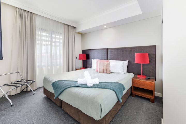 Top Floor Tropical Escape|pool|king Bed| Balcony - Darwin