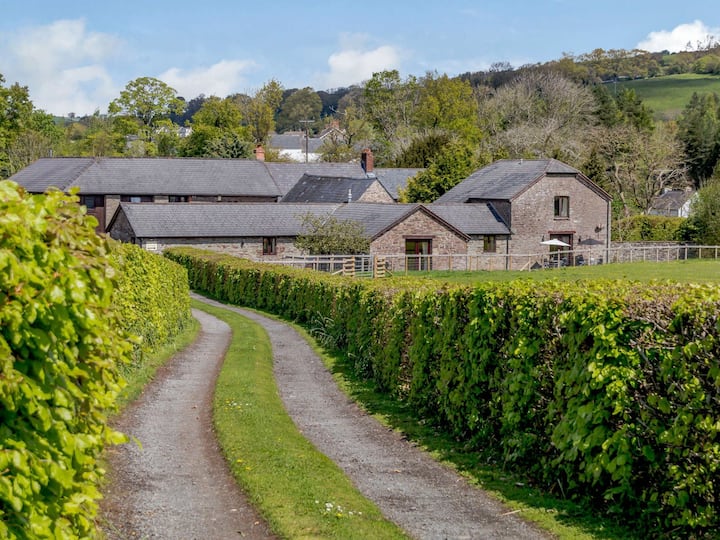 6 Bed In Llanfrynach (Bn342) - Brecon