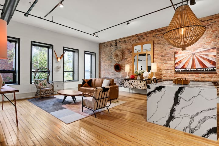 Penthouse Retreat With Two Private Suites - Wilmington, NC