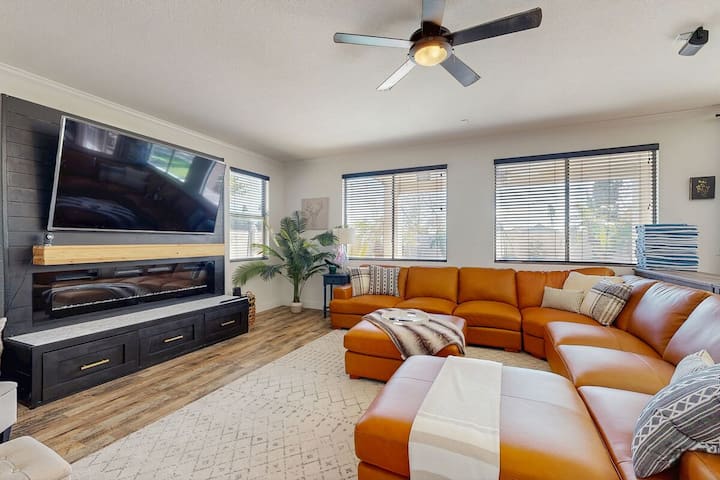 6 Br | 3 Ba Two Story Home W/ Pool And Game Room - Mesa