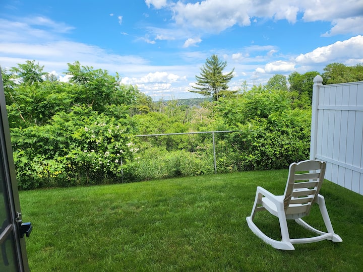 Cute 2 Bdrm Condo Walking Distance To Weirs Beach - Laconia, NH