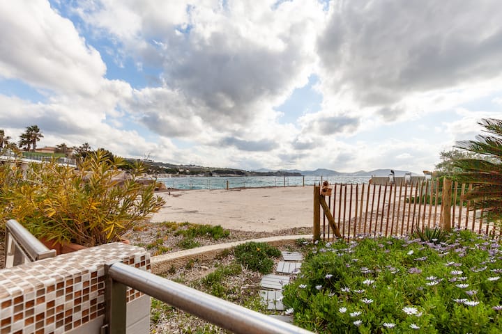 Les Pieds Dans L'eau - Cassis