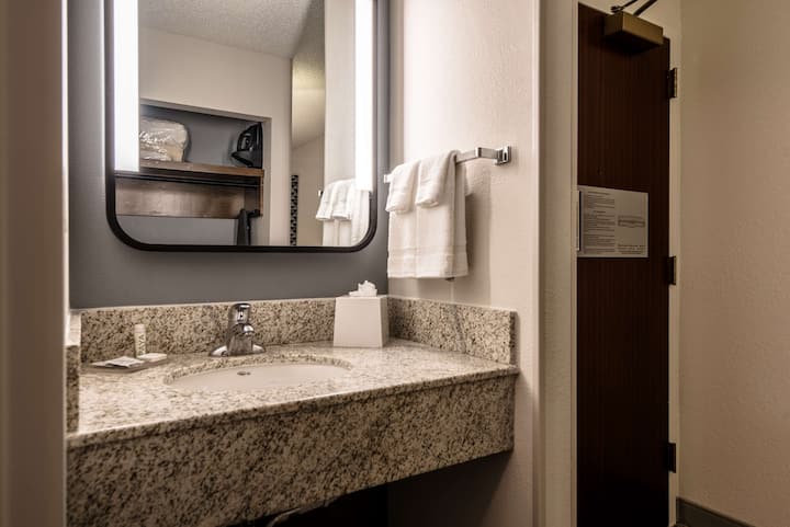 2 Kid-friendly Units! Pool, Bbq Facilities Onsite! - Richardson, TX