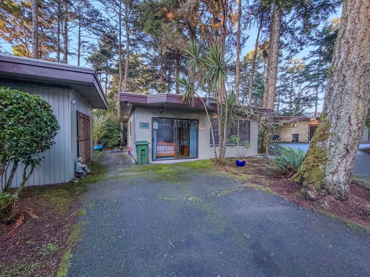 Seagate Guest House W/ Fireplace & Bbq Patio - Coos Bay, OR