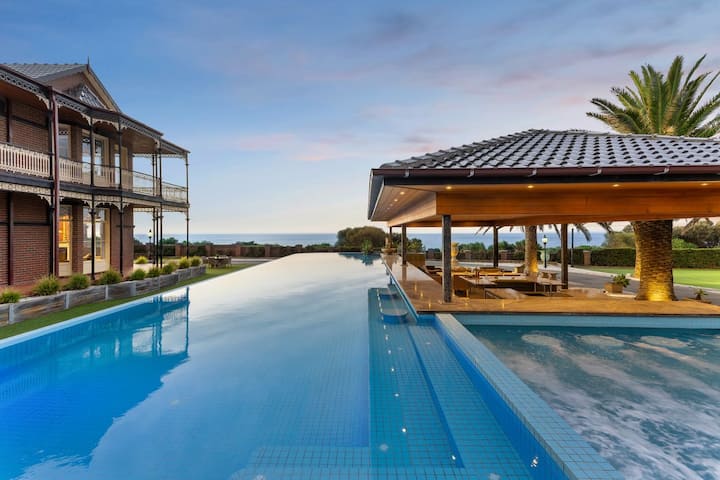 Pelican Clifftop Estate | Magistic Views With Pool - Frankston