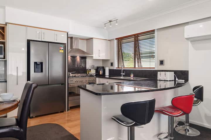 Toru | City Apartment Near The Lakefront - Rotorua