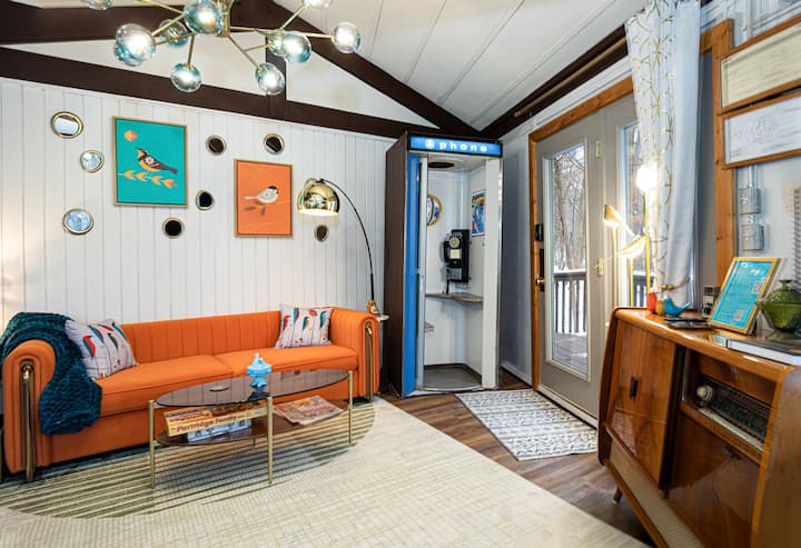 Octagon Treehouse Hottub-pool-fireplace-firepit - United States