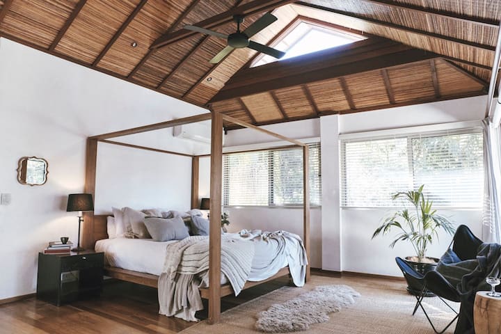 East Coast Escapes | Grand Luxe Villa - Byron Bay