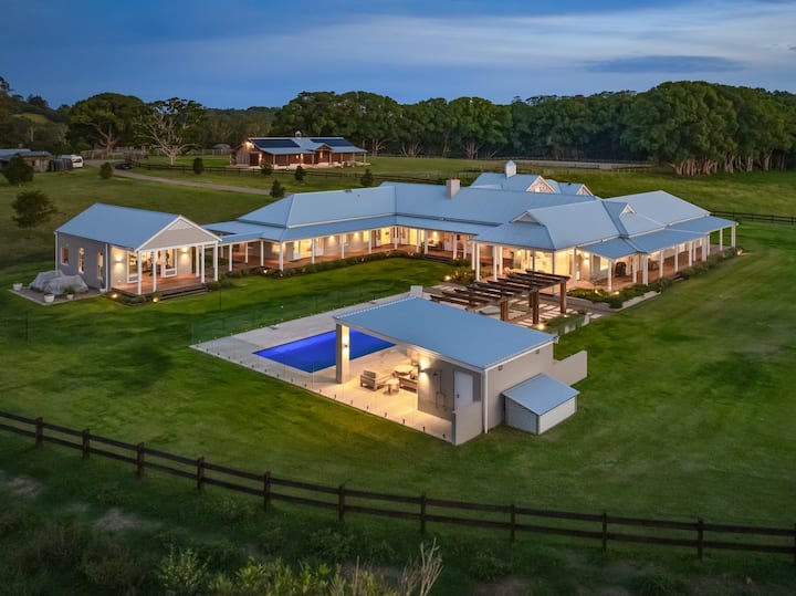 Kalio – Grand Luxury Estate | Pool, Sauna & Gym - Brunswick Heads