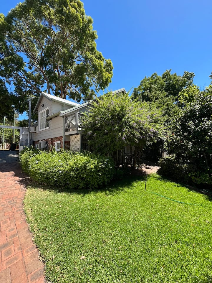 Tranquil Garden Cottage Retreat - Gooseberry Hill - Greenmount