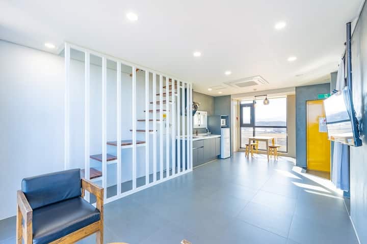 #오션뷰 #스파 #안목해변 #중앙시장 스위트A402복층스파넷플릭스 - Gangneung-si