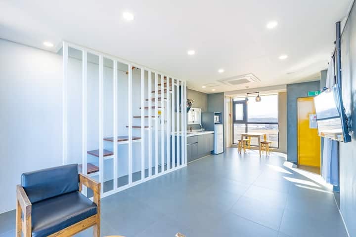 #오션뷰 #스파 #안목해변 #중앙시장 스위트C402 복층스파넷플릭스 - Gangneung-si