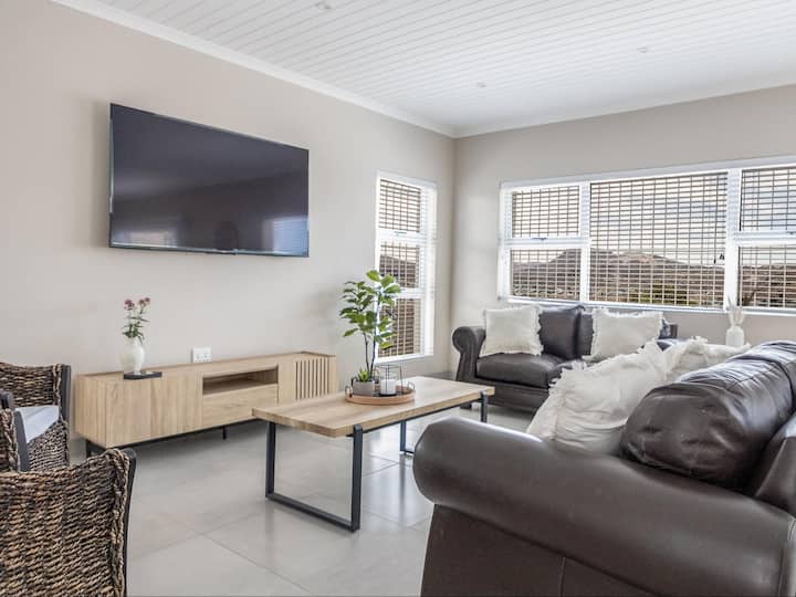 3 Bedroom Apartment - Springbok