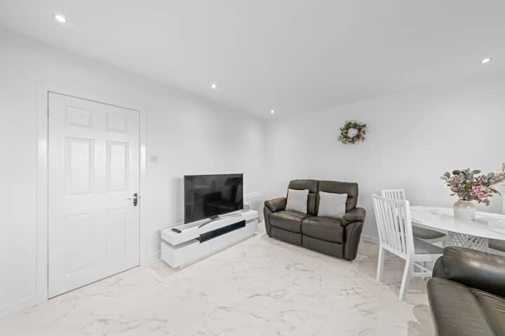 Bruce Road 3 Bedroom Apartment - Glenrothes, Fife - Kirkcaldy