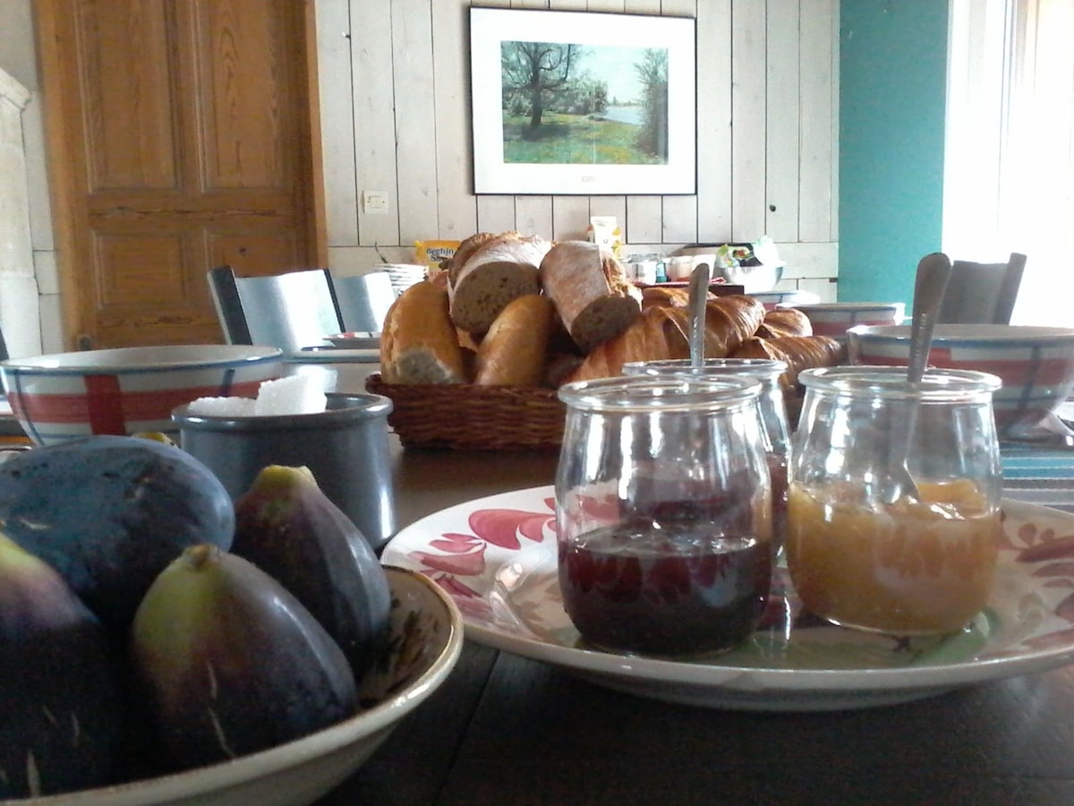 Chambre Églantine - Bed and Breakfasts à louer à Courçon, Nouvelle ...