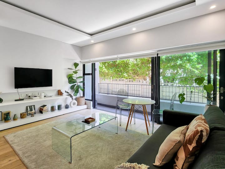 Chic Comfort In Sea Point - Camps Bay