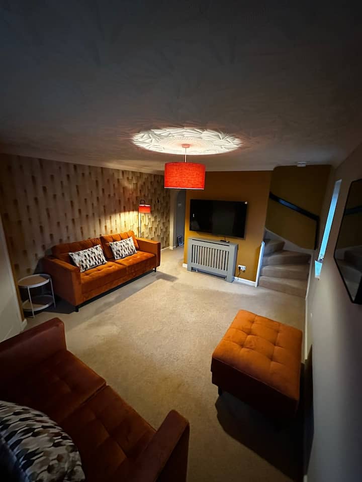 Central 3-bedroom House · Sleeps 5 · Parking - Bourne