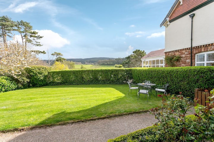 Four Star Two Bedroom Cottage Both With En Suite Facilities - Minehead