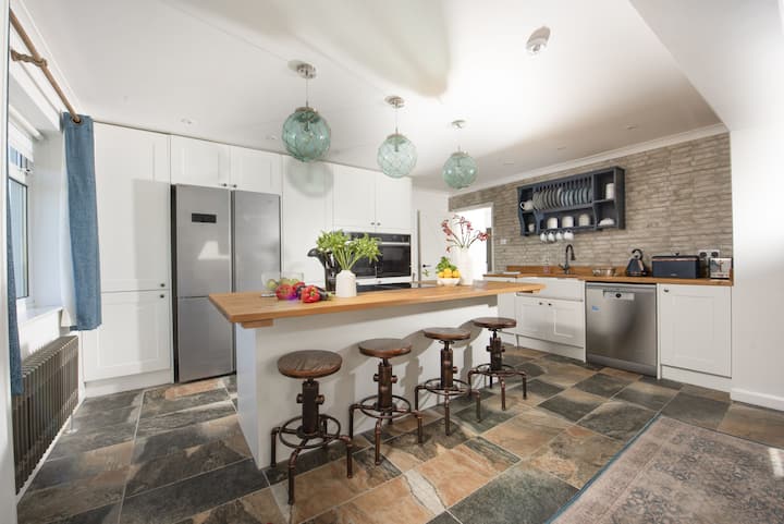 Walk To Beach - Free Wifi & Parking - Pets - Sennen Cove