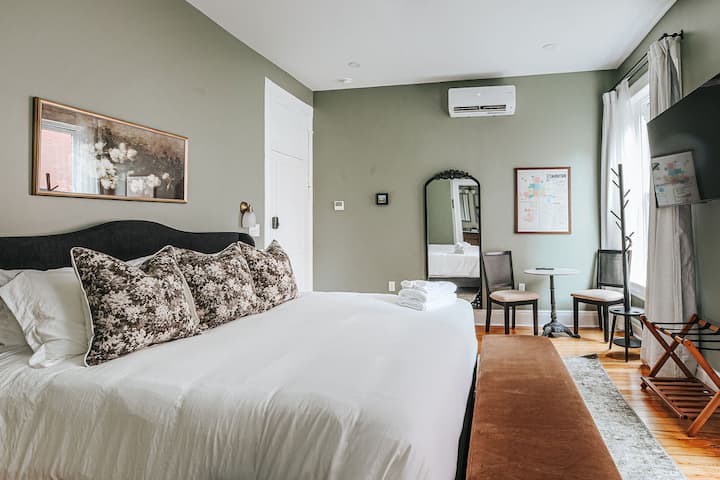 Suite 11 Barristers Row-suite-salle De Bain Privée - Staunton, VA