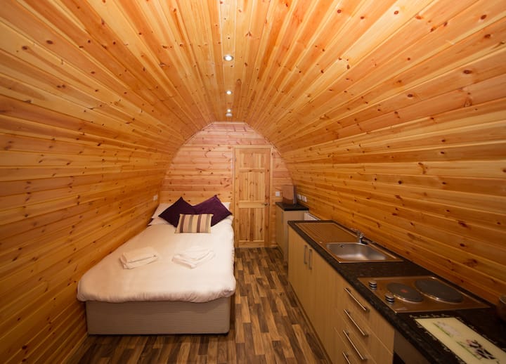 The Raspberry Glamping Pod, Wall Eden Retreat - Burnham-on-Sea
