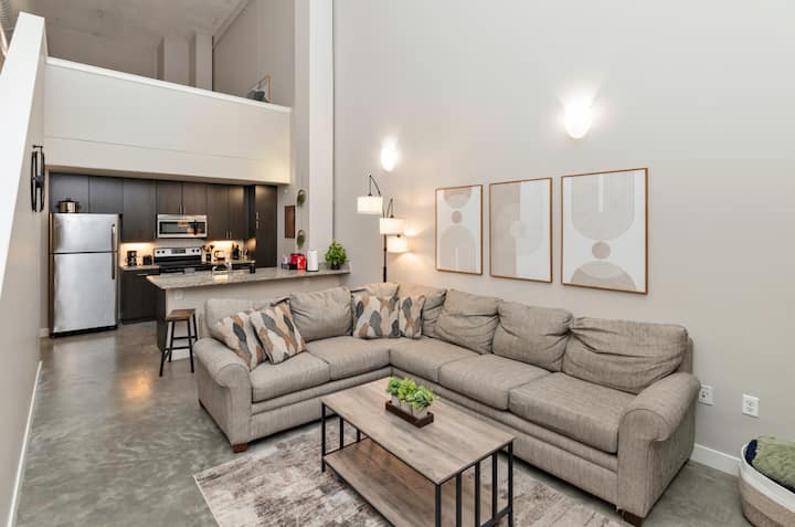 Downtown Lofted Suite 2br/2ba - Prime Central Spot - Des Moines, IA