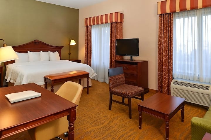 Your Relaxing Getaway Awaits! 2 Units, Indoor Pool - Albuquerque, NM
