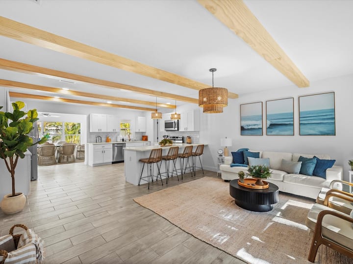 Boho Luxe Pool Oasis 10 Min To Beach Sleeps 8 - St. Petersburg, FL