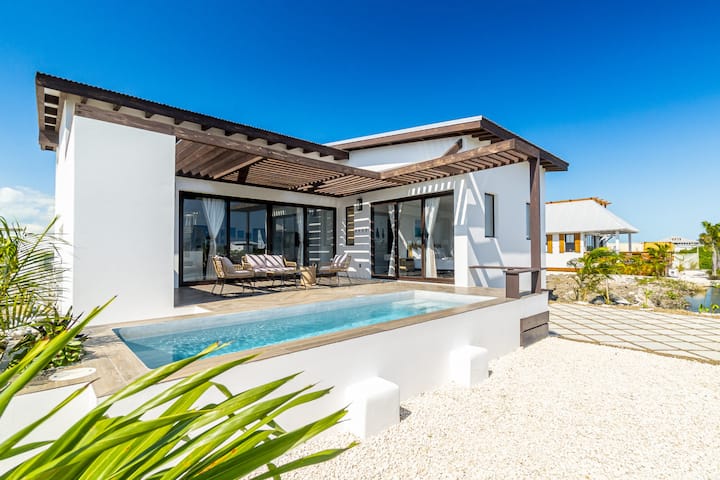 The Latitude 17 & Pool Club At Mahogany Bay - Belize