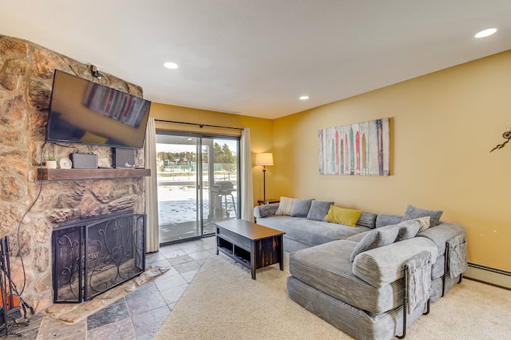 Cozy Condo: Steps To Free Winter Park Shuttle! - Fraser, CO