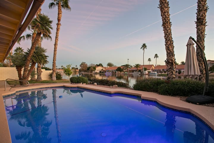 Lakefront Oasis W/ Pool & Hot Tub | 3b • 2bth - Avondale, AZ