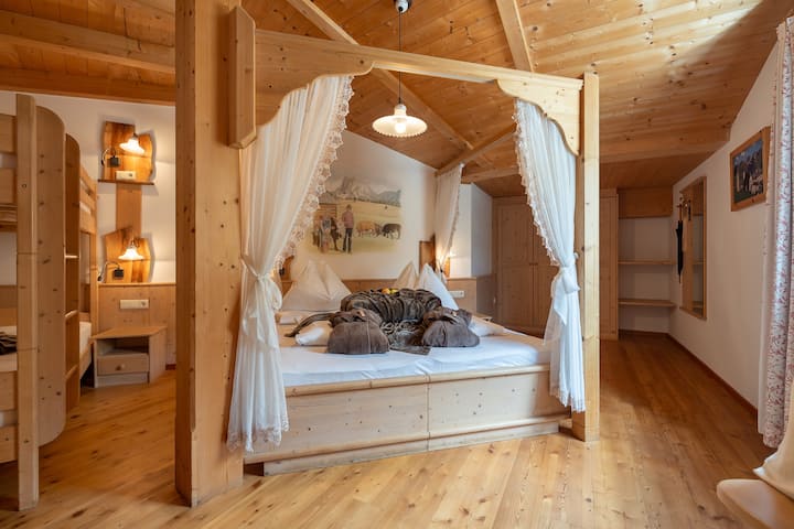 Rossalm Himmelbettzimmer - ブレッサノネ