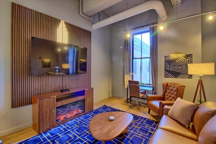 The Executive | 2br | Rooftop Pool + Fireplace - St. Louis