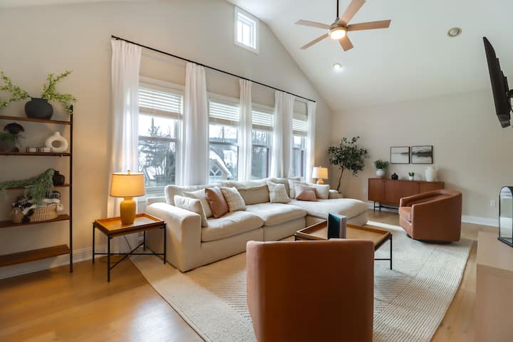 Walk To Big Boulder Mtn & Lake, Home W/ Hot Tub! - Lake Harmony, PA