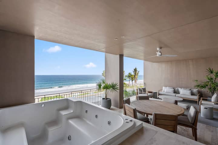 Oceanfront Living With Private Jacuzzi & Terrace - Mexico