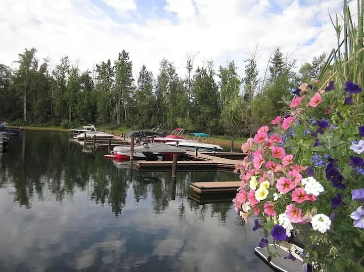 Marina Cay Waterfront Condo W/ Hot Tub Access - Bigfork, MT