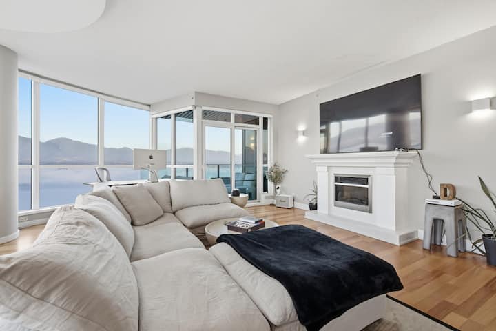 Upscale 3br Condo | Panoramic Views Of Downtown! - Vancouver