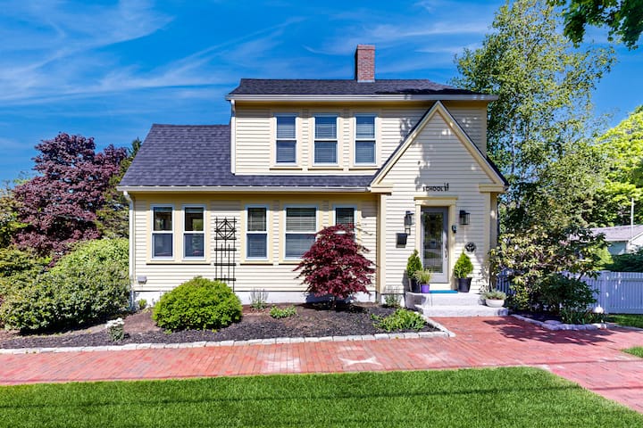 Bees Knees House | Walkable Coastal Retreat - Boothbay Harbor, ME