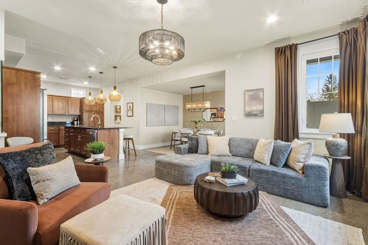 Modern Urban Retreat | Fire Pit, Arcade - Fort Collins, CO