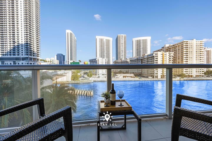 Apt With Private Balcony - Incredible Pool - Hallandale Beach, FL