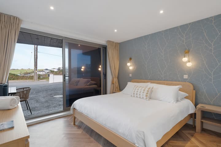 Modern Groundfloor Apartment With Private Parking - Newquay