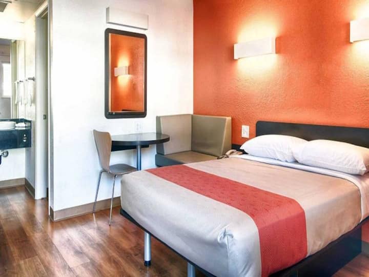 Motel 6 Mammoth Lake_1 Queen Lit | Ada / T - Mammoth Lakes, CA