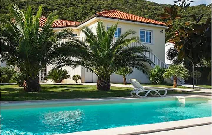 Amazing Apartment In Trpanj With Lake View - Trpanj