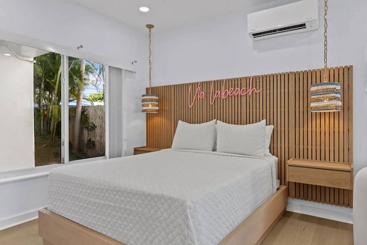 Renovated Studio • Walk To Beach, Shops & Diniing - Lauderdale-by-the-Sea, FL