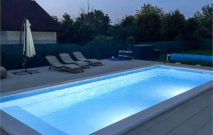 Awesome Home In Petrijevci - Valpovo