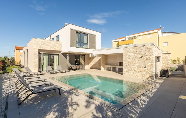 Gorgeous Home In Umag - Umag