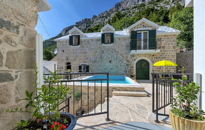Amazing Home In Baska Voda - Brela