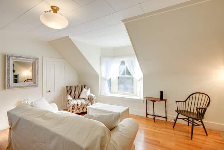 Walk To Downtown Saco From Cozy Coastal Apt - Biddeford, ME