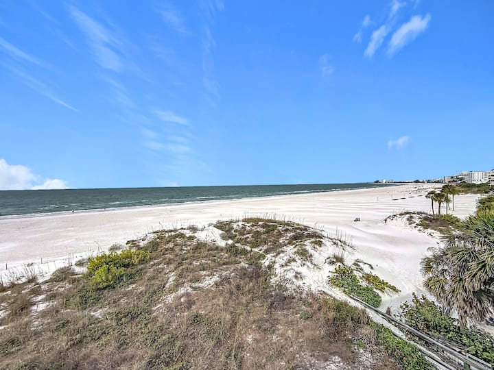 Direct Beachfront-updated-walkable-amenities - St. Pete Beach, FL